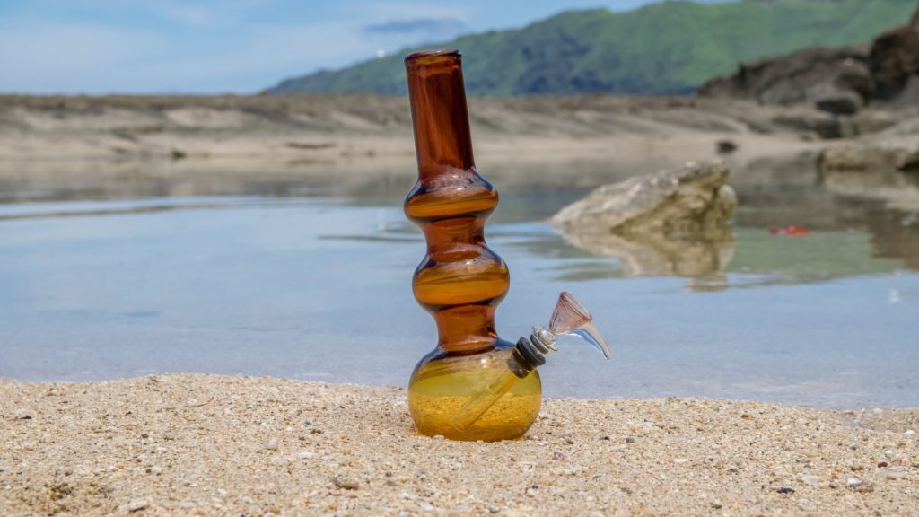 How To Clean Your Bong - A Quick and Easy Guide